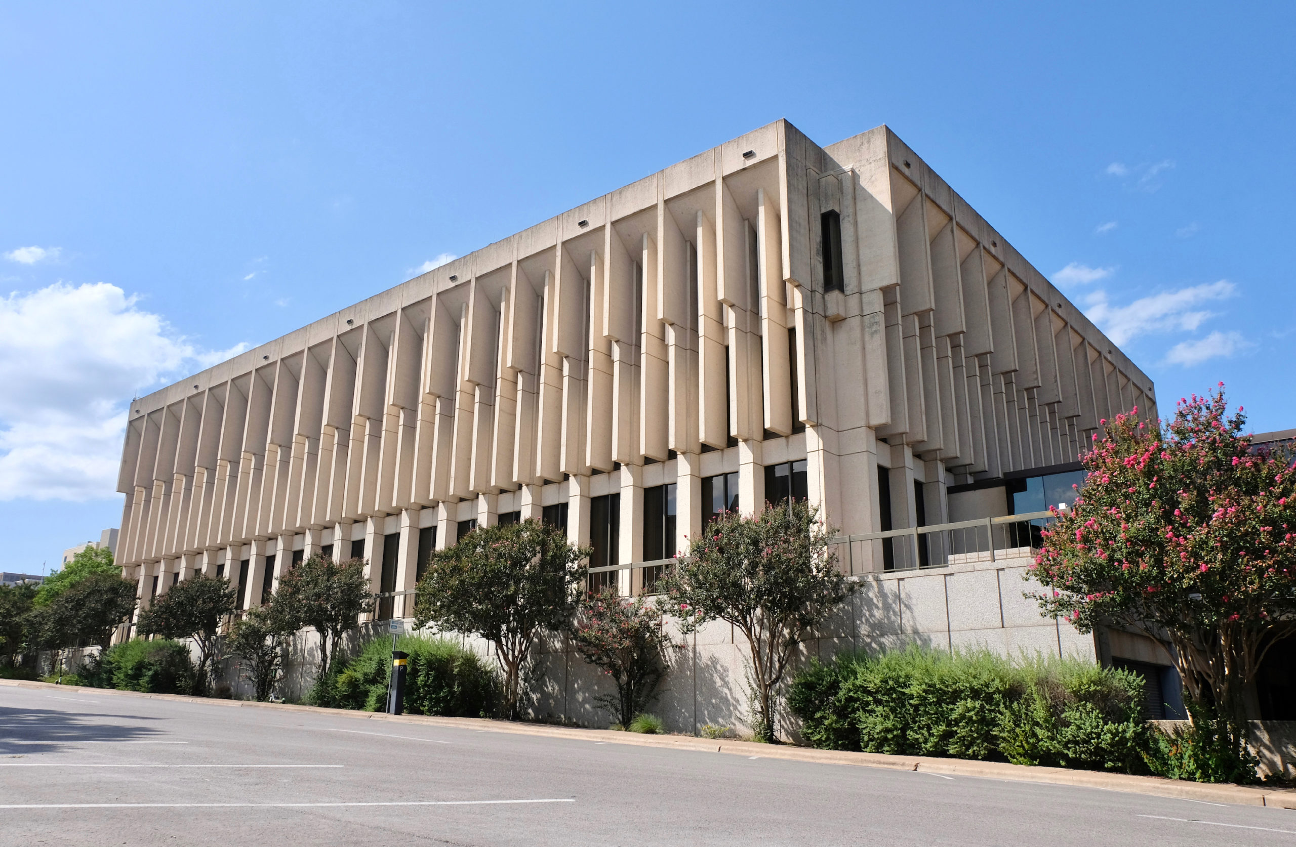 In Praise of Austin’s TRS Headquarters, a Doomed ’70s Concrete ...